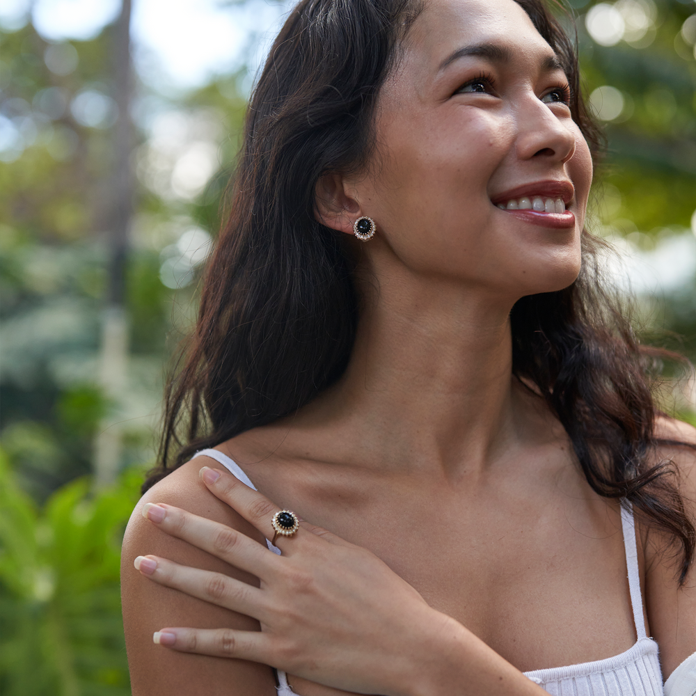 Princess Ka‘iulani Black Coral Ring in Gold with Diamonds - 16.5mm