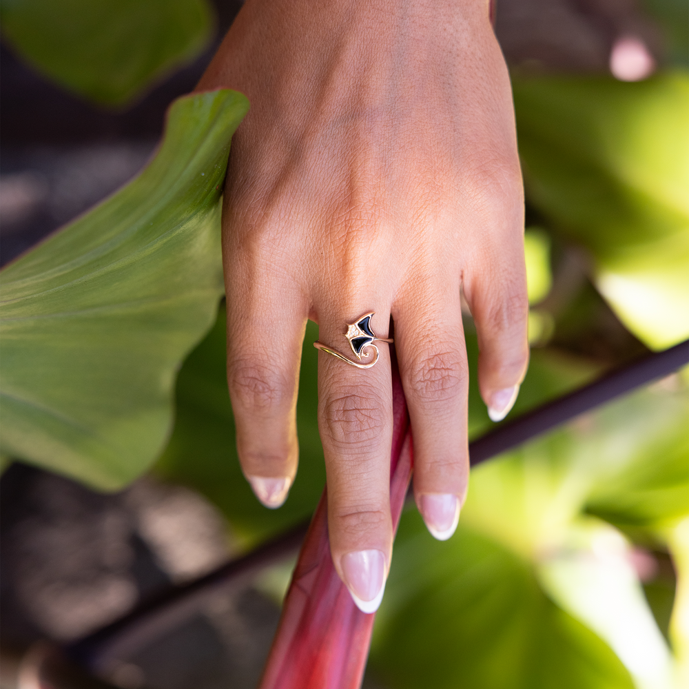 Manta Ray Hawaiian Black Coral Ring in Gold with Diamonds