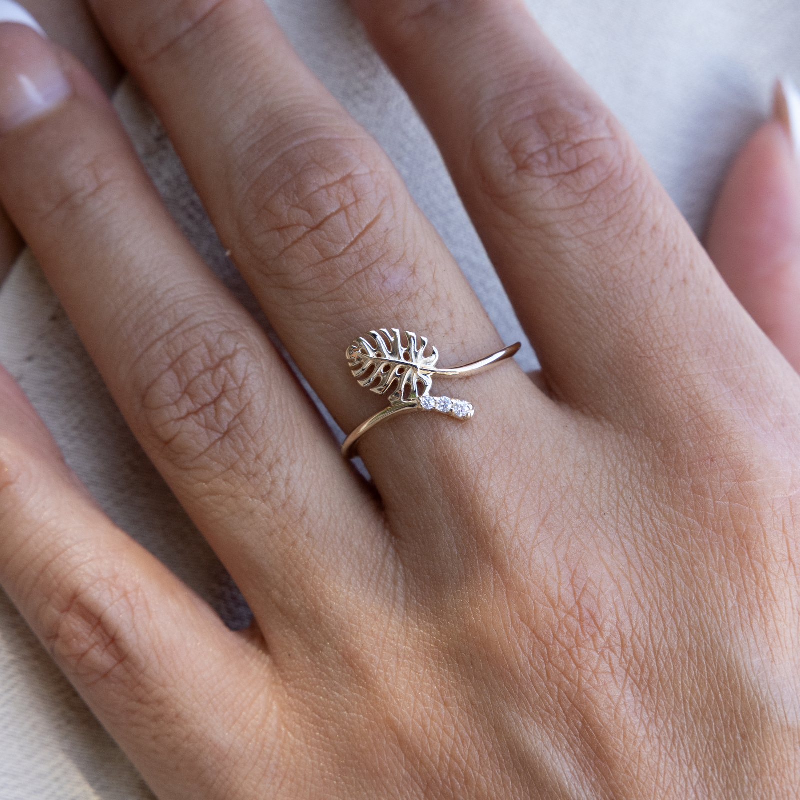 Monstera Bypass Ring in Gold with Diamonds