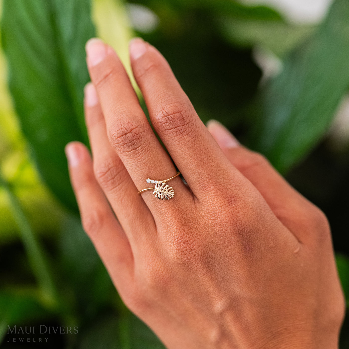 Monstera Bypass Ring in Gold with Diamonds