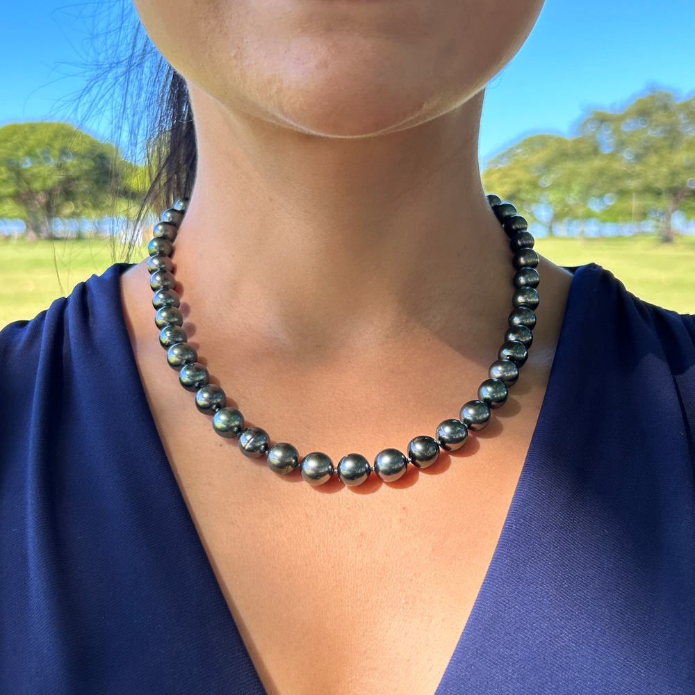 18-19" Tahitian Black Pearl Strand with White Gold Clasp