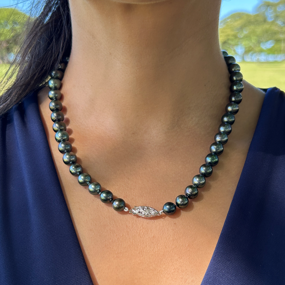 18-19" Tahitian Black Pearl Strand with White Gold Clasp